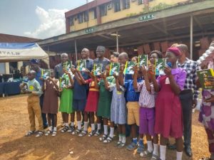 JFE商事と川商フーズがナイジェリア、ガーナへ缶詰や学習用品を寄贈。今回で13回目 - STRAIGHT PRESS[ストレートプレス]